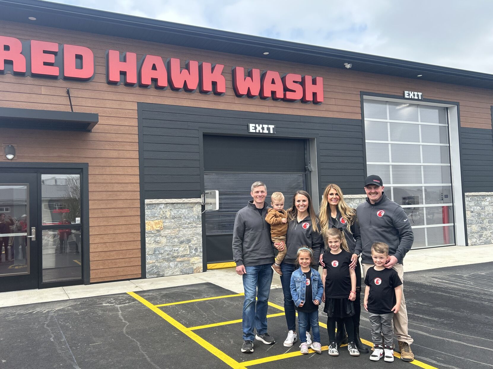 One-stop scrub: Milton's Red Hawk Wash welcomes pets, big vehicles | Local News | gazettextra.com