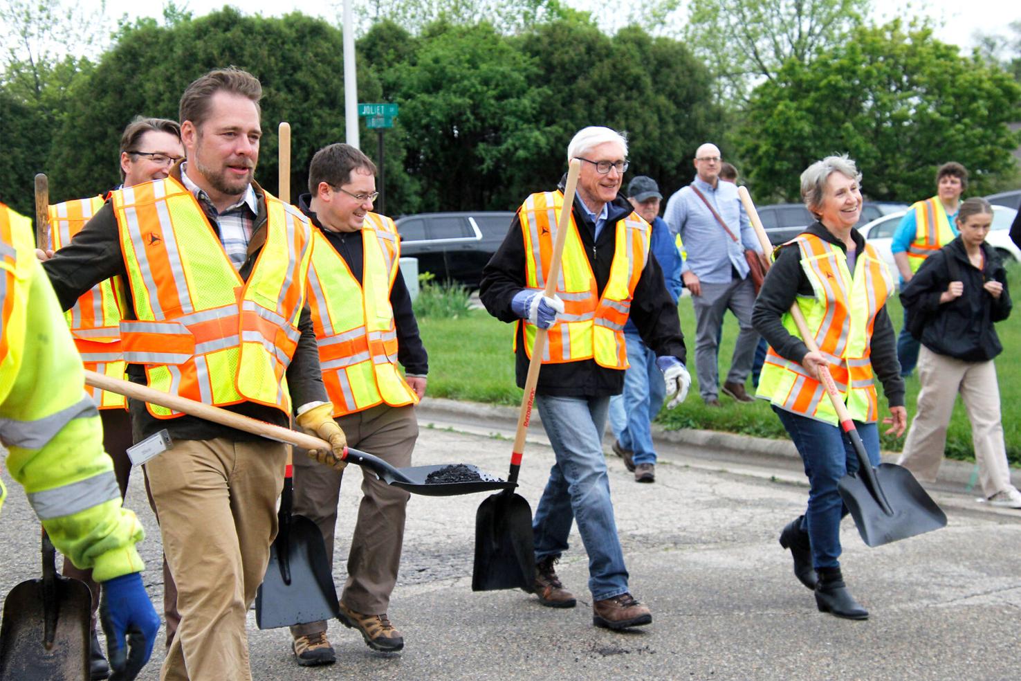 'Pothole Patrol': In visit to Janesville, governor helps fill pavement ...