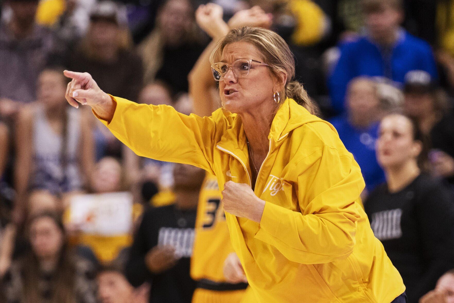 Women's college basketball: Wisconsin women's coach Pingeton victorious ...