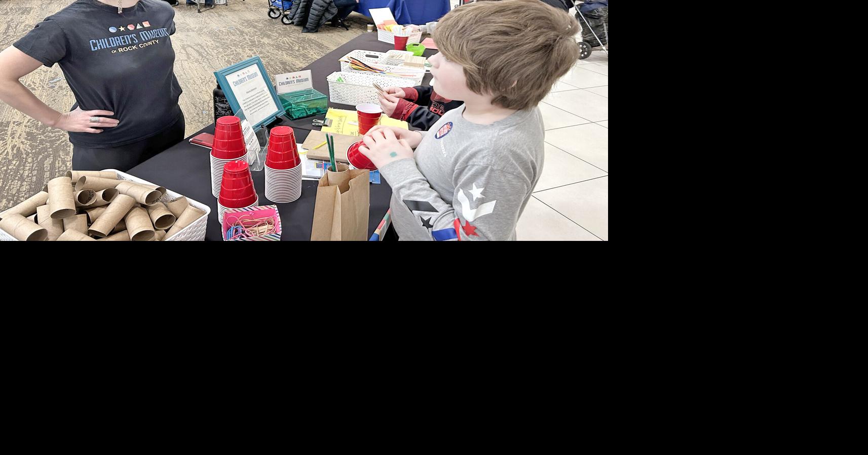 Building enthusiasm: At mobile children's museum in Janesville ...