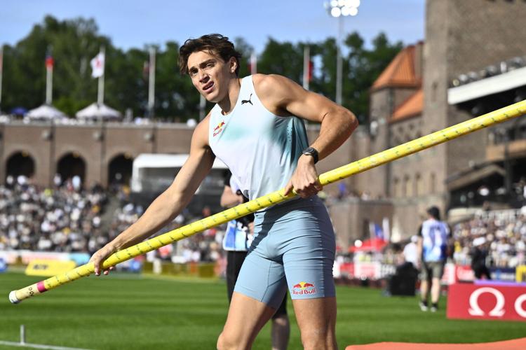 Pole vault star Duplantis loses for 1st time in 3 years at home Diamond ...