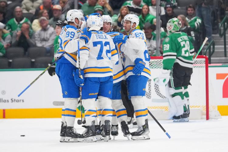 Robertson scores 30th goal with a minute left to lift Stars over Blues ...
