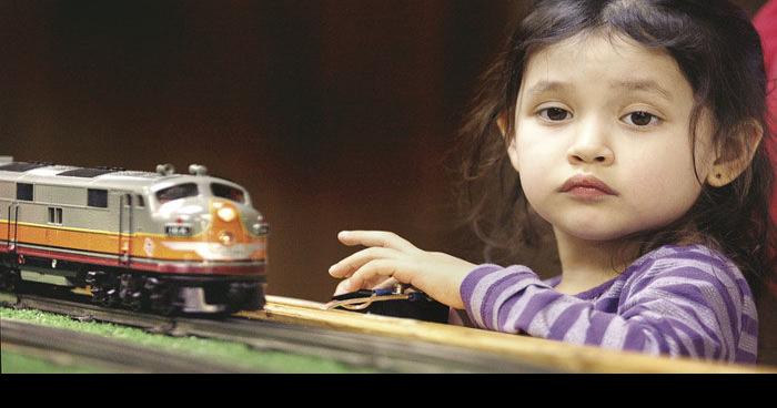 Annual train show in Delavan encourages interaction with exhibits | Archives | gazettextra.com