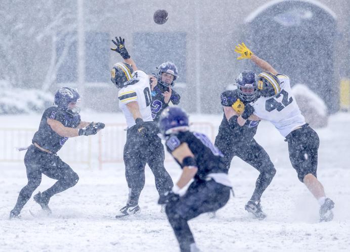 NCAA Division III playoff: DePauw shuts down Warhawk rushing attack in ...