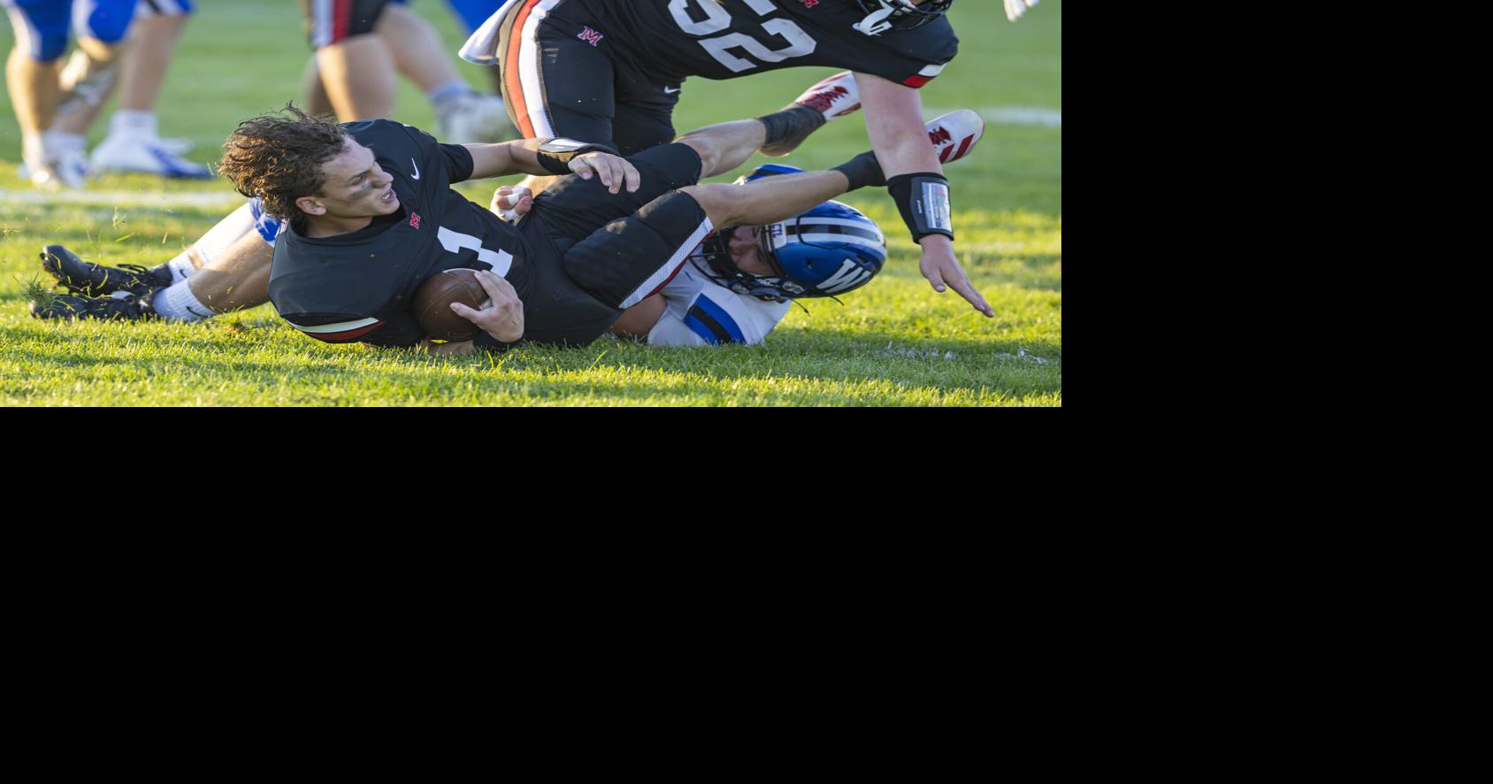 Football: Red Hawks use the big play to swamp Goslings | High School ...