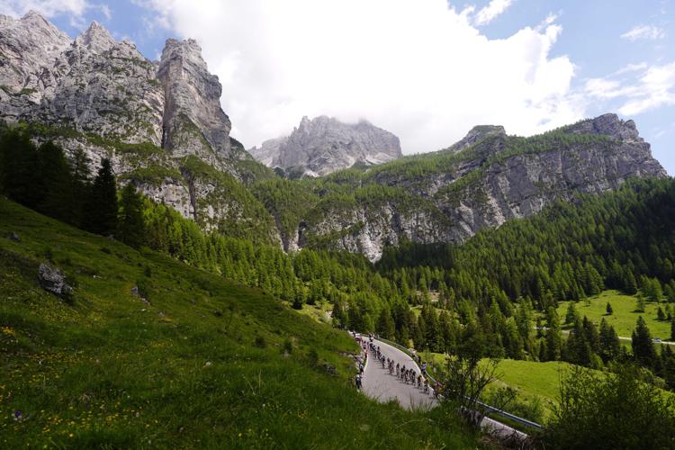 Kuss solos to victory on Giro's brutal queen stage and Vingegaard stays ...