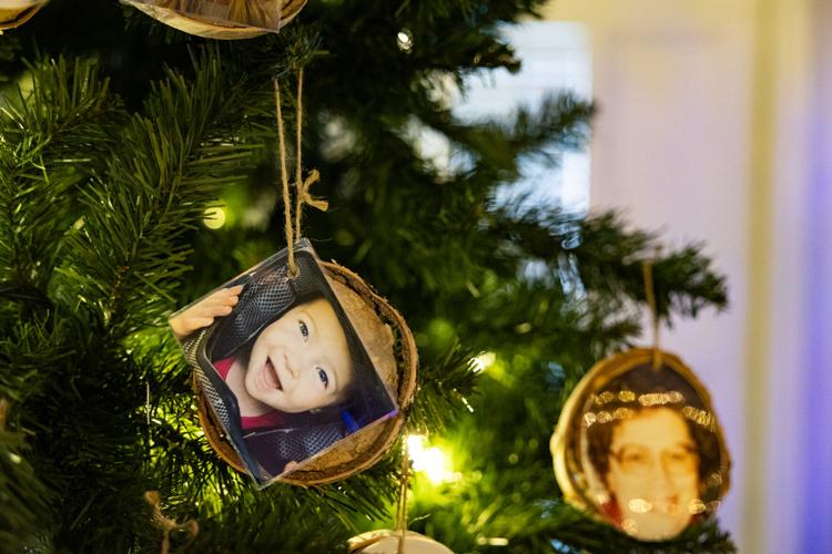 Lincoln-Tallman House Christmas memory tree honors friends, family ...