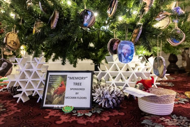 Lincoln-Tallman House Christmas memory tree honors friends, family ...