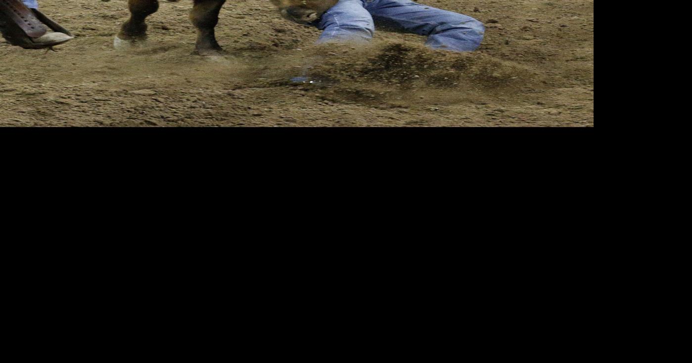 Kruse saves barrel, UW alum wins steer wrestling Round 5 | Rodeo ...