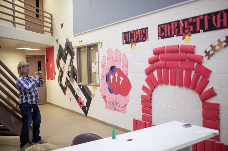 Inmates compete for top marks with artistic Christmas flair | Local ...