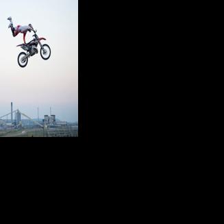 Motocross stunt rider entertains local fans | Sports ...
