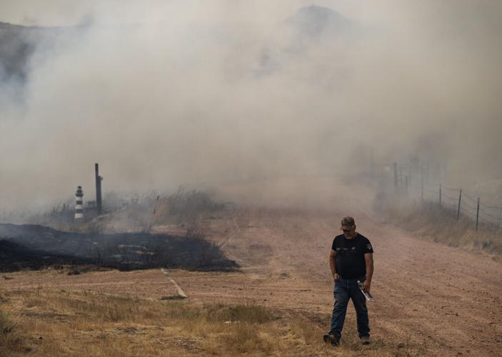 Grass fire claims multiple homes as neighbors help one another evacuate ...