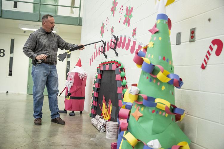 Jail blocks get decked out for Christmas | Local News ...