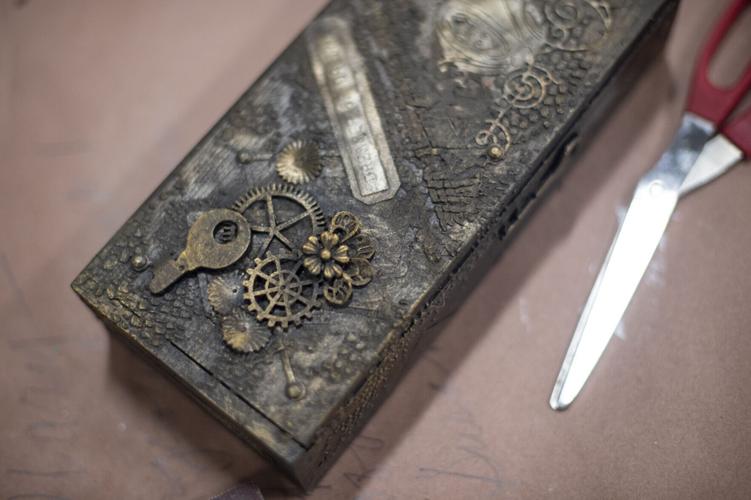 The hands of time: Steampunk style manifests and expresses memories ...