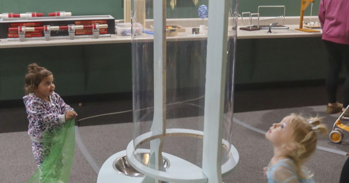 Adventurarium brings in Halloween crowds for Family Science Night ...