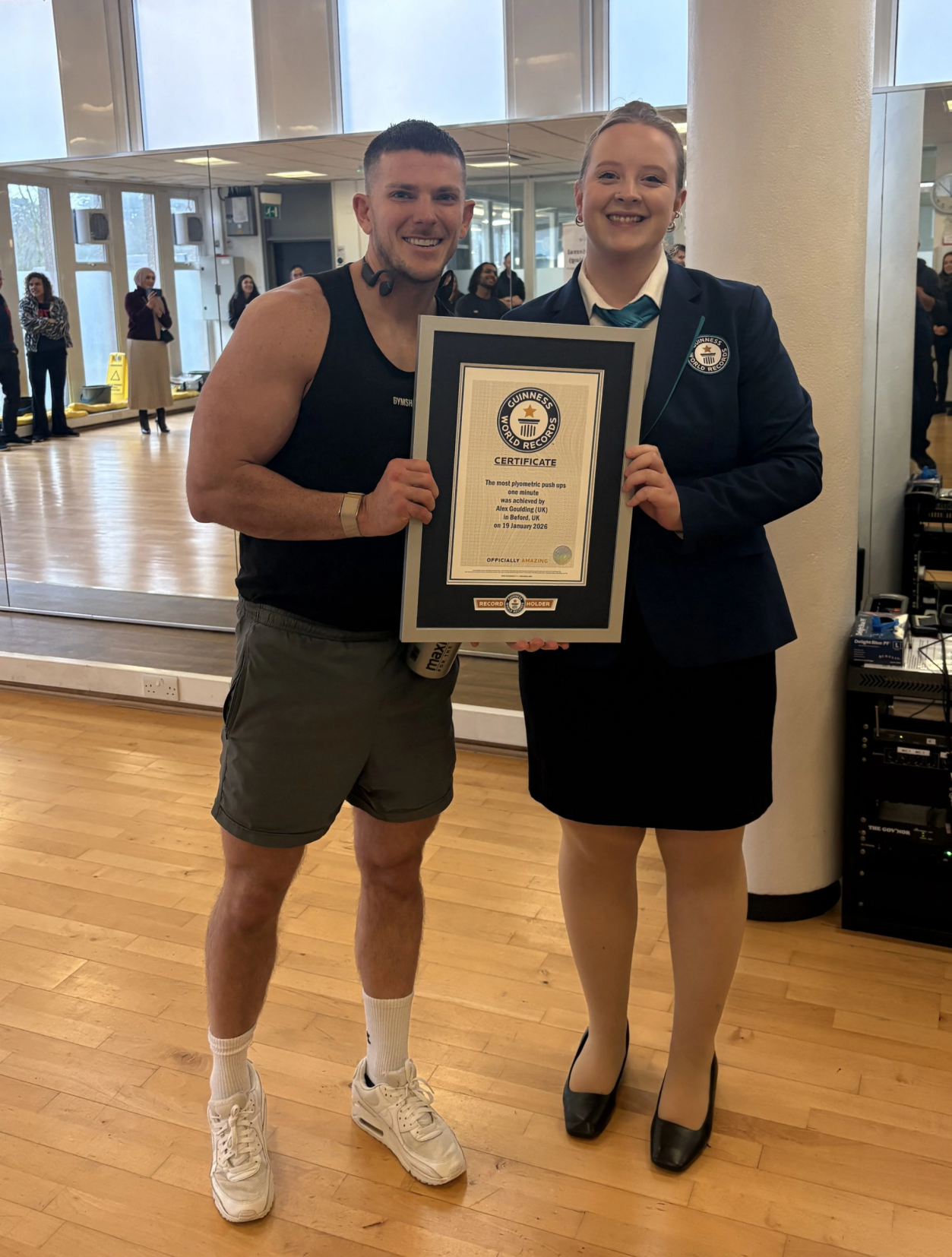Six-time world record holder smashes 7th with super high push-ups ...