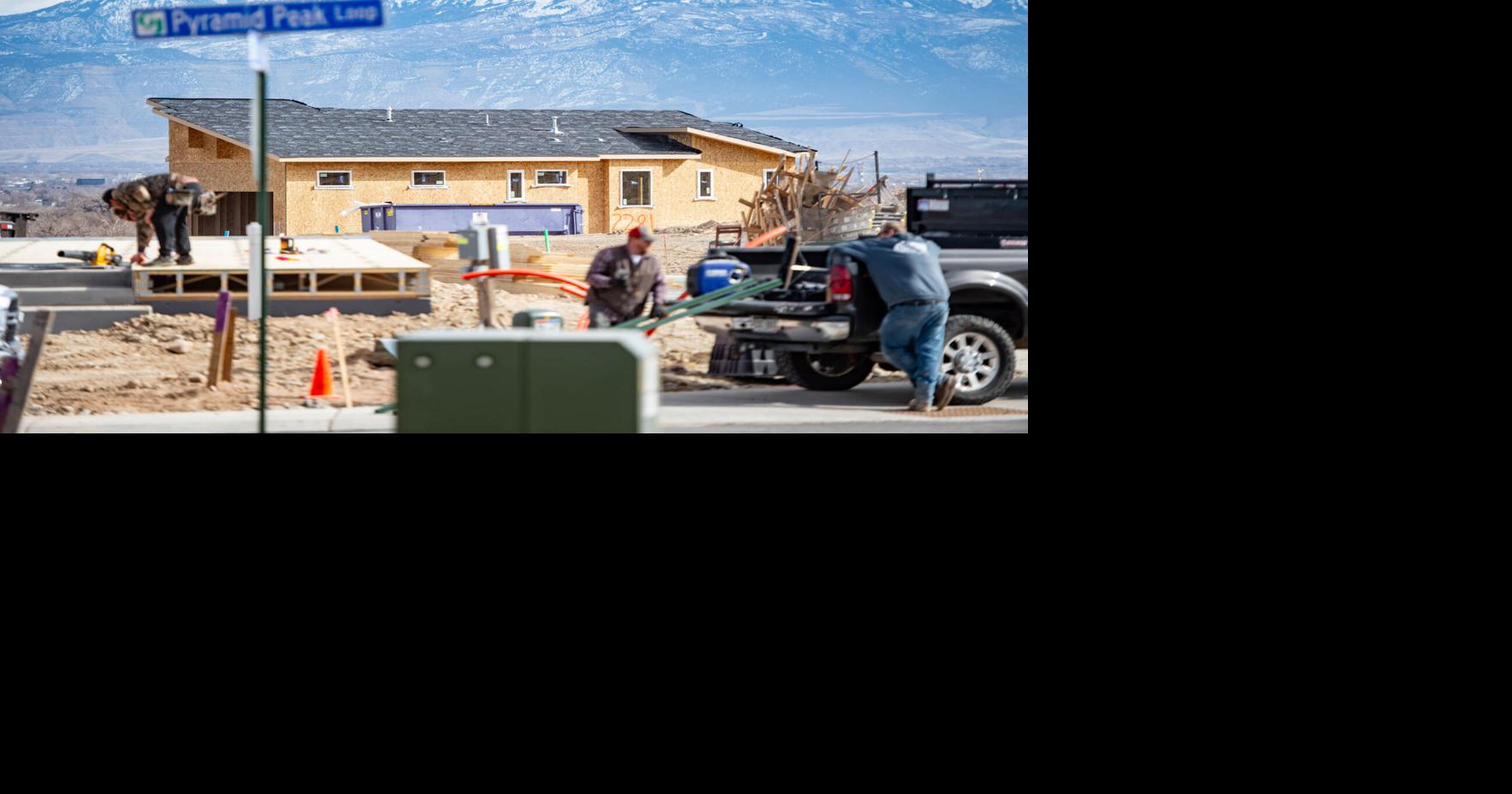 Model homes under construction at Redlands development | Western ...