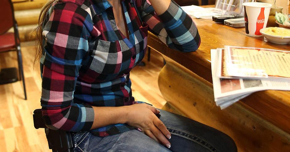 Gun-packing service draws spotlight, more customers to Rifle restaurant ...