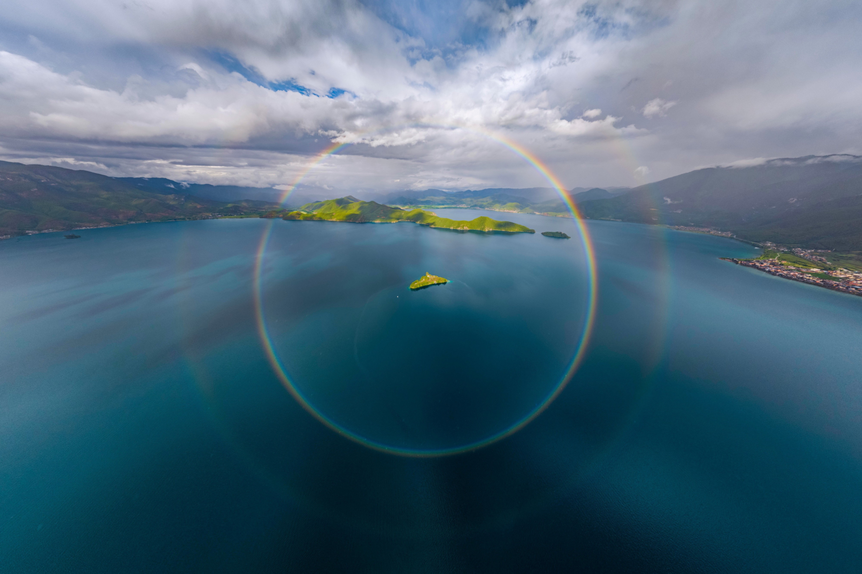Weather photo competition launch features 360-rainbow, UFO-style cloud ...