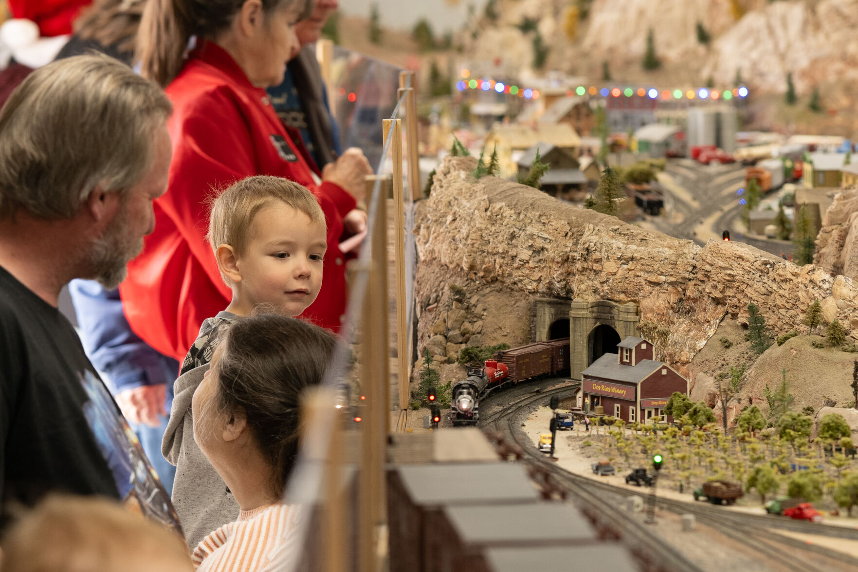 Model Train enthusiasts leave Cross Orchards | Western Colorado ...