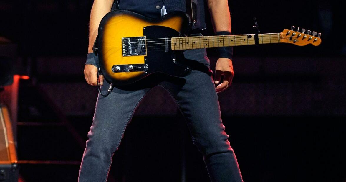 Bruce Springsteen and the E Street Band in Concert - Philadelphia | U.S ...