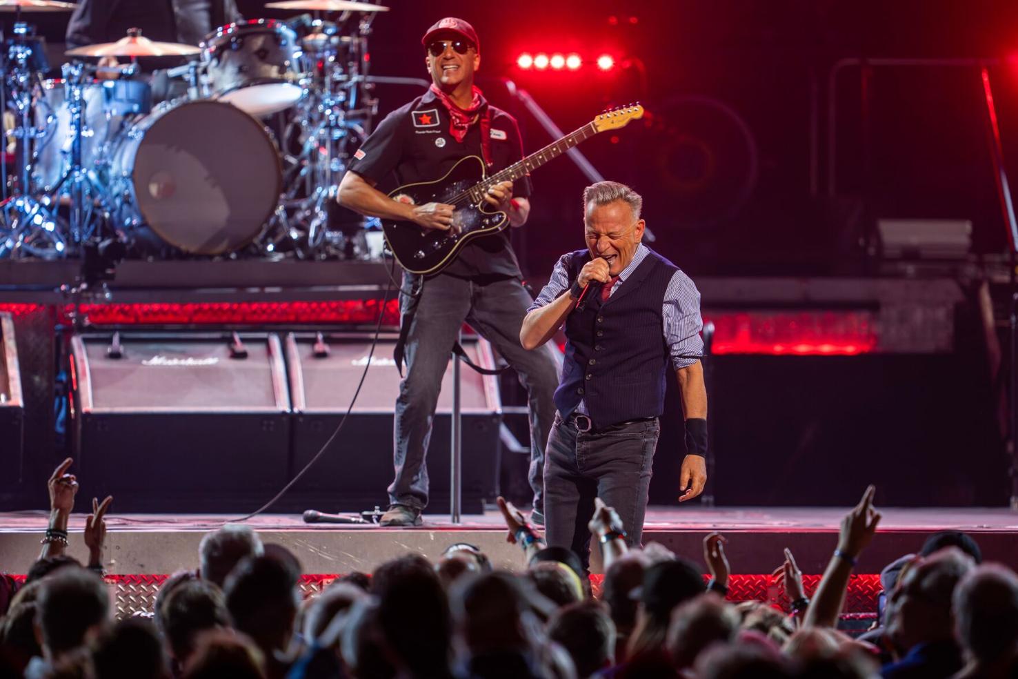 Bruce Springsteen and the E Street Band in Concert - Philadelphia | U.S ...