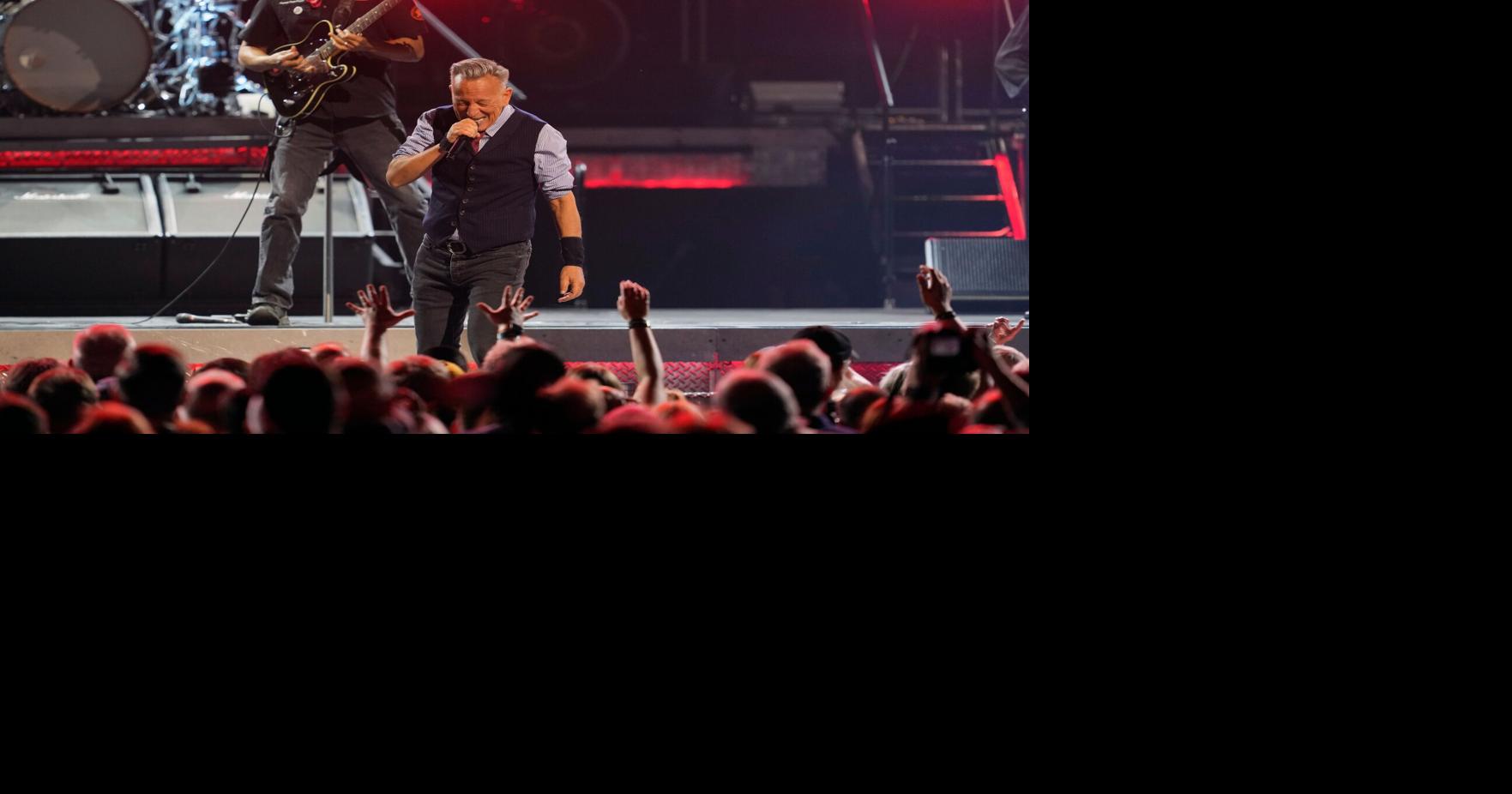 Bruce Springsteen and the E Street Band in Concert - Philadelphia | U.S ...