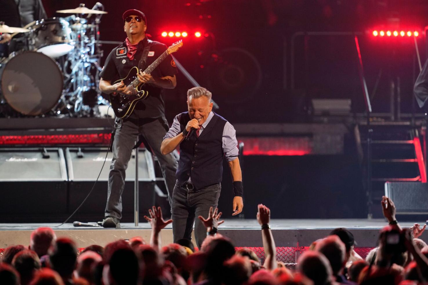 Bruce Springsteen and the E Street Band in Concert - Philadelphia | U.S ...