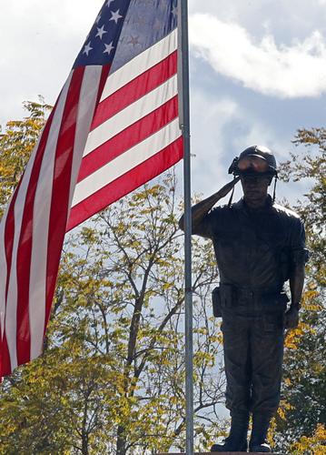 Avenue of flags: Patriot Guard Riders honor veterans with U.S. flags ...