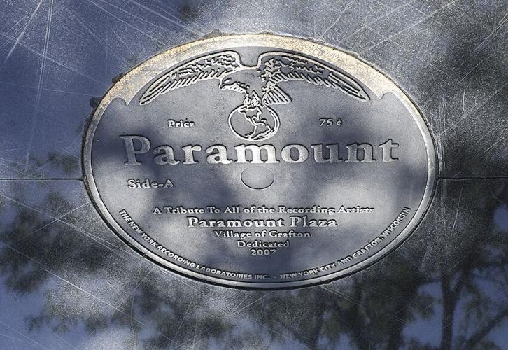 paramount logo 75