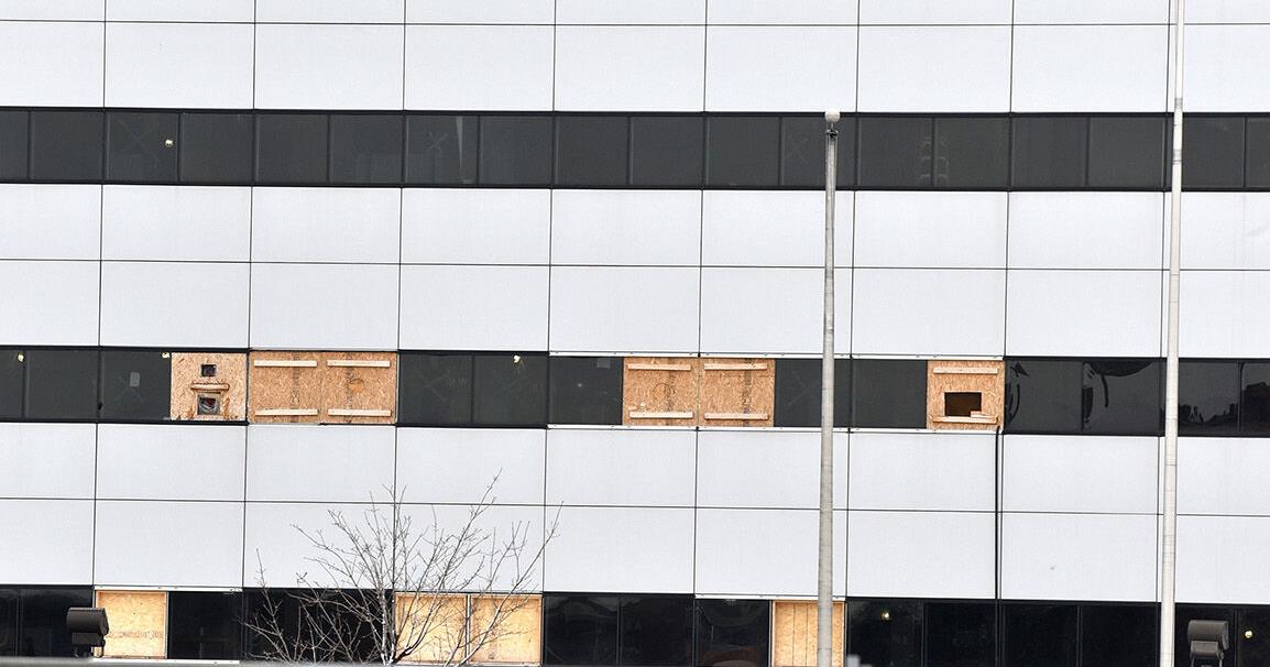 UAW election: Challenger for president gains early lead, Region 1 ...