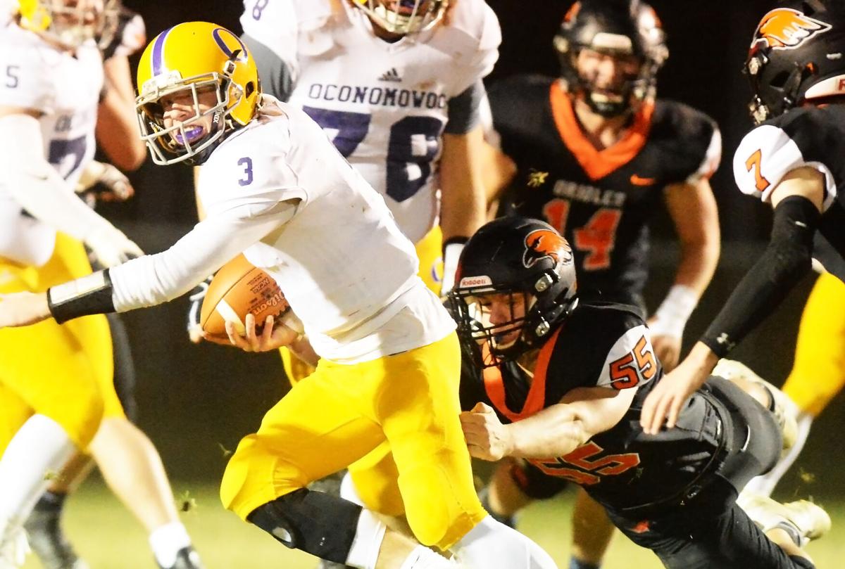 Oconomowoc at Hartford football | Slideshows | gmtoday.com