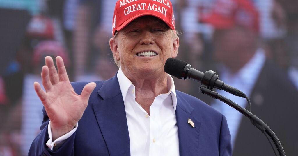 Trump complains about his teleprompters at a scorching Las Vegas rally ...