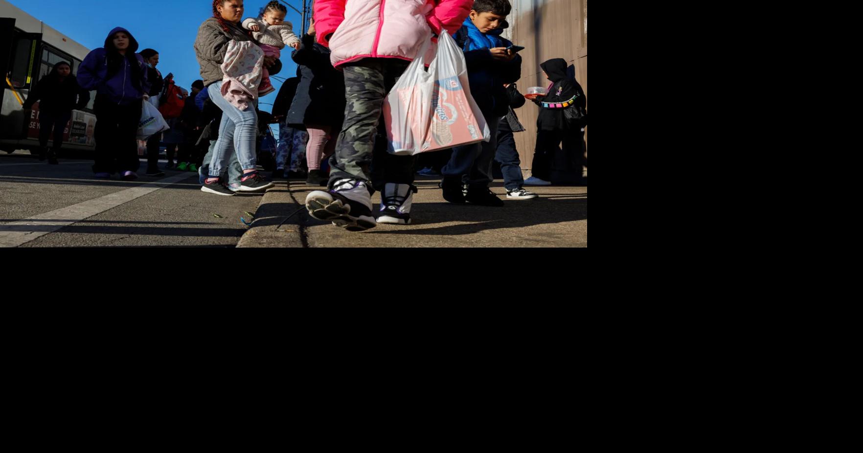 Chicago and Illinois quickly moves thousands of migrants from shelters ...