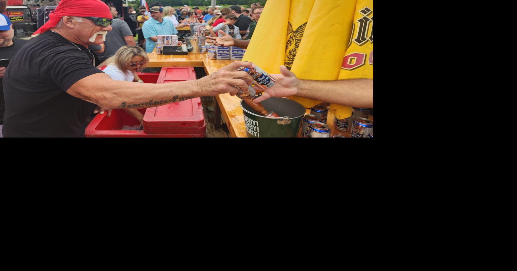 Hulkamania hits Washington County: Wrestling legend stops at Bilda’s ...