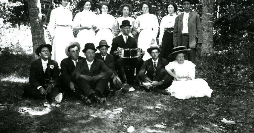 Scenes from the Past: Picnicking at Little Cedar Lake | Washington Co ...
