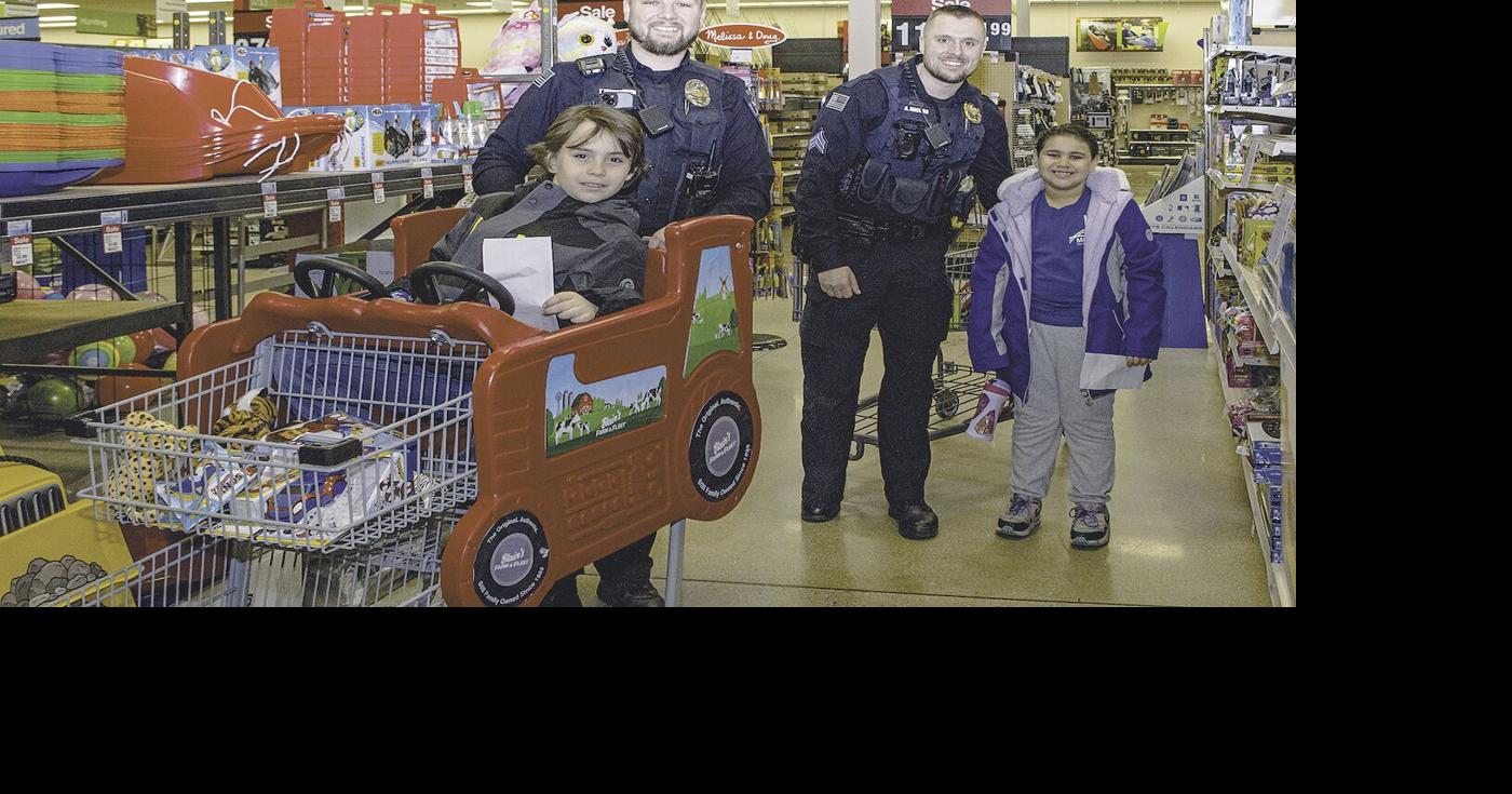 Law enforcement helps kids play Santa | Ozaukee Co. News | gmtoday.com