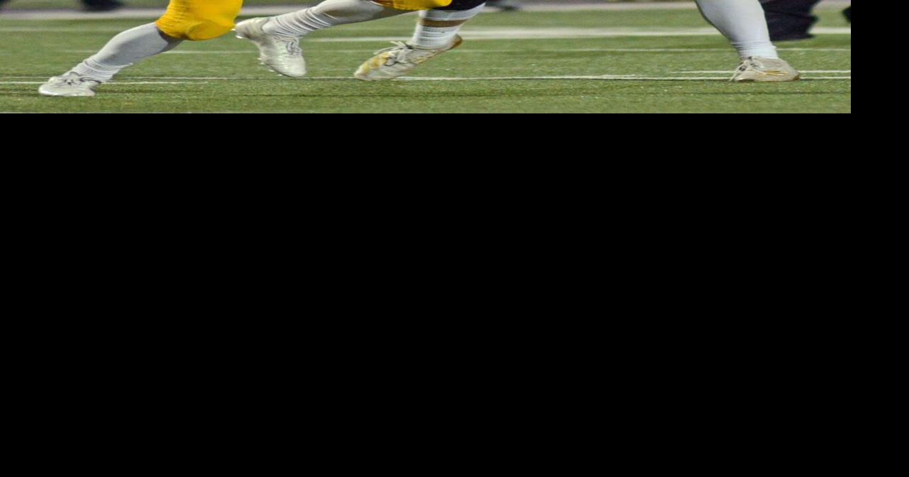 Oconomowoc vs. Watertown football | Slideshows | gmtoday.com