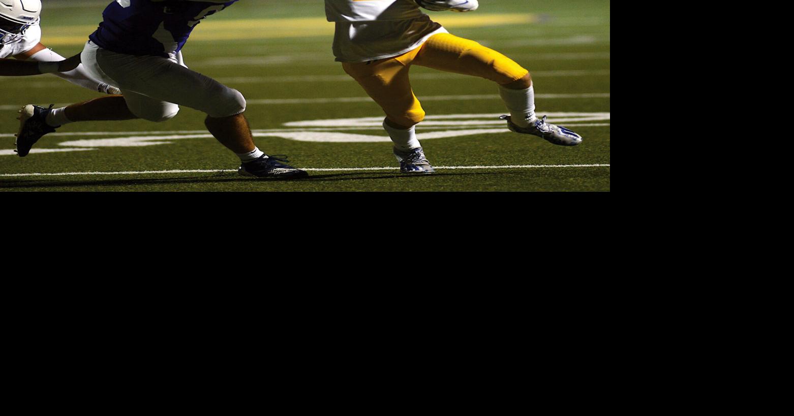 Mukwonago at Oconomowoc football | Slideshows | gmtoday.com