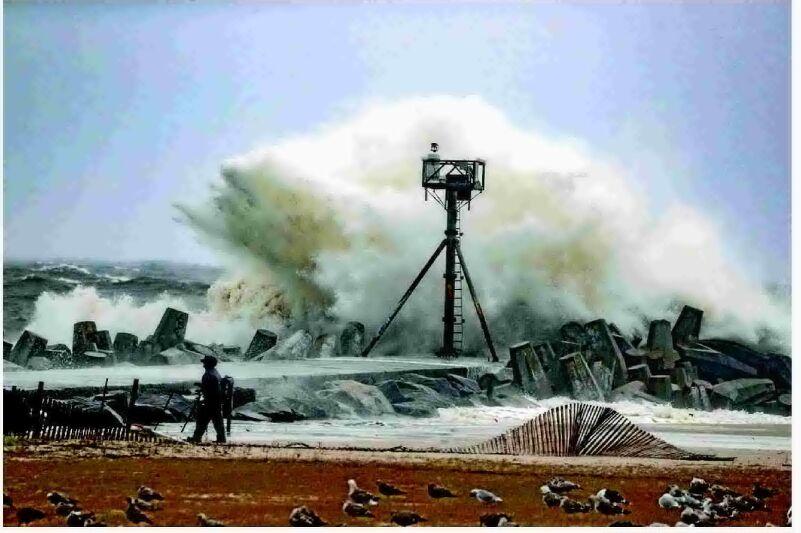 East Coast lashed with rain, wind