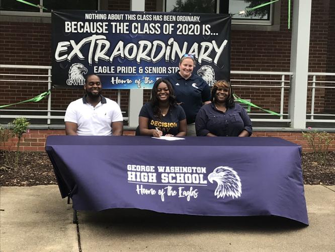 With parade of fanfare, GW's Giggetts signs to play soccer at Averett