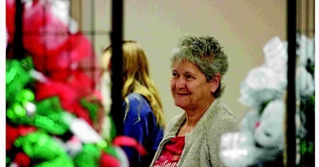 THOUSANDS OF SHOPPERS PACK CHRISTMAS BAZAAR IN CHATHAM