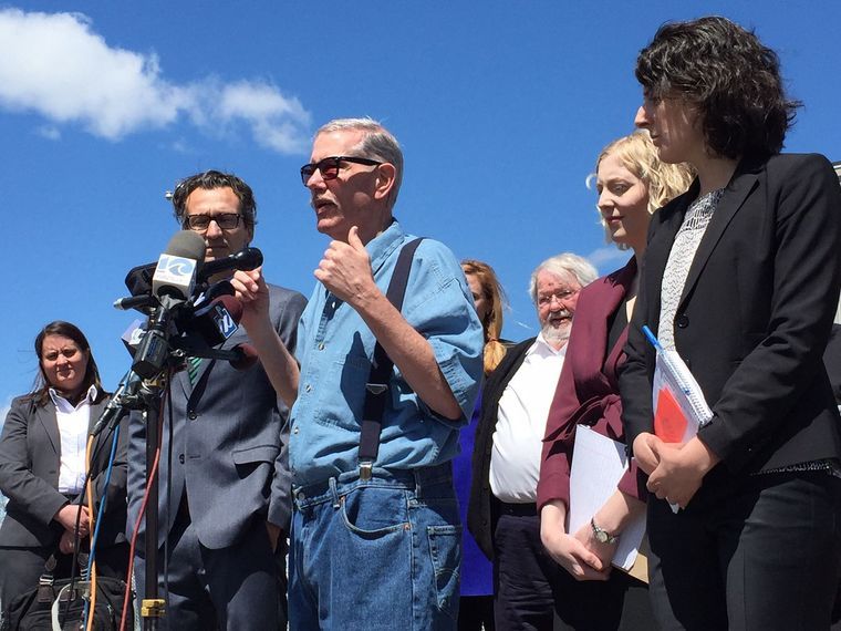 After 33 years, Keith Allen Harward walks out of a Va. prison a free man