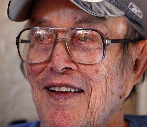 More than 400 pay their respects to Jimmy Dean; funeral is today