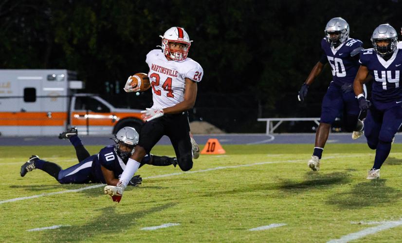 Eagles maul Bulldogs on homecoming hight