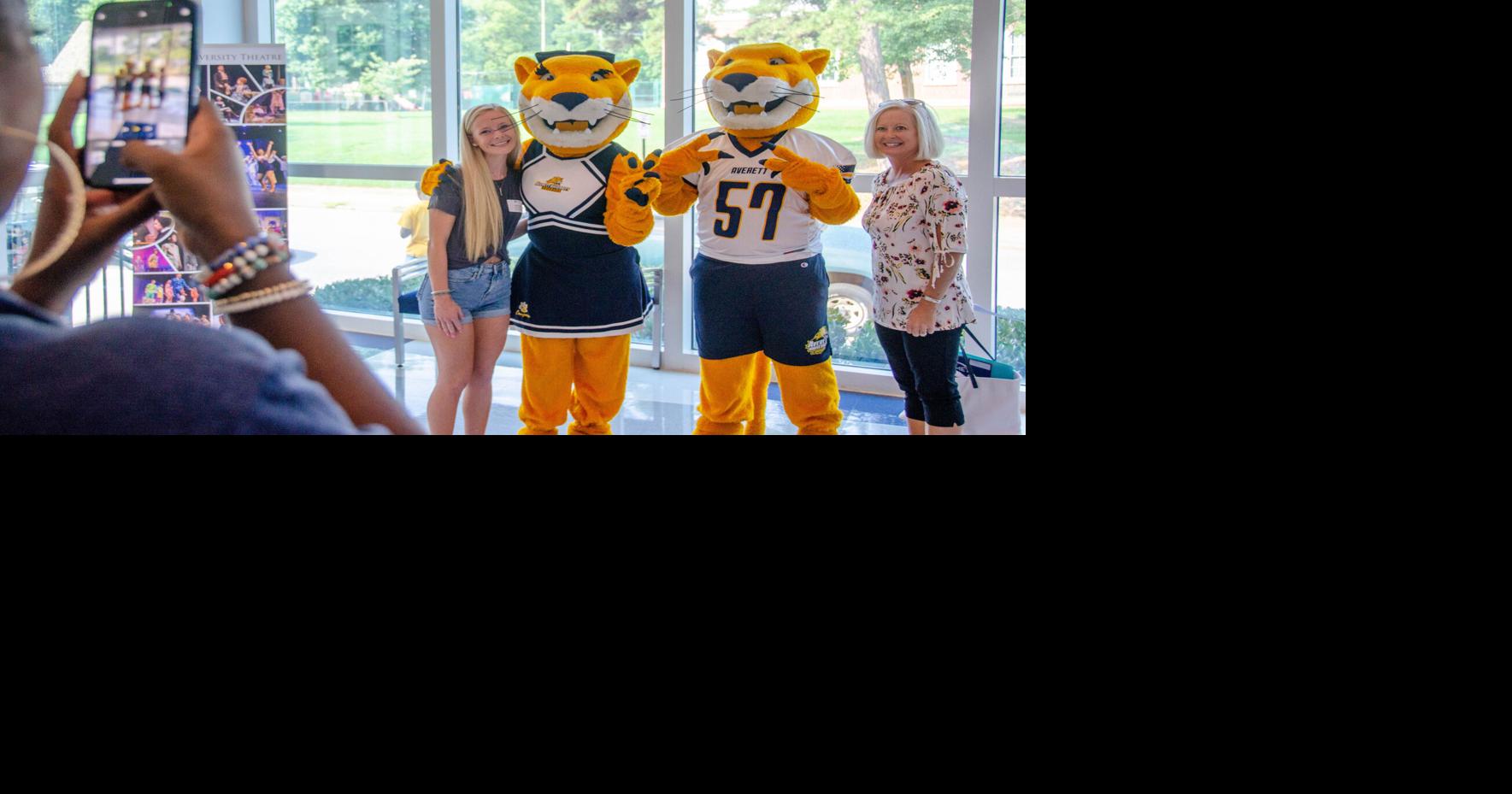 PHOTOS: Averett University students make final plans for semester