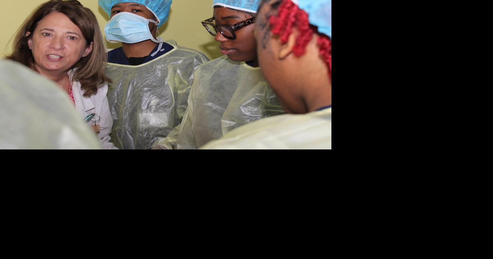 Visiting Averett school, students get dose of simulations