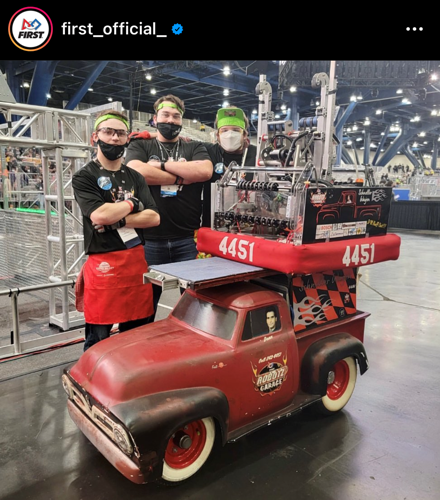 ROBOTZ Garage makes it to final 32 at FIRST World Championships | News | golaurens.com