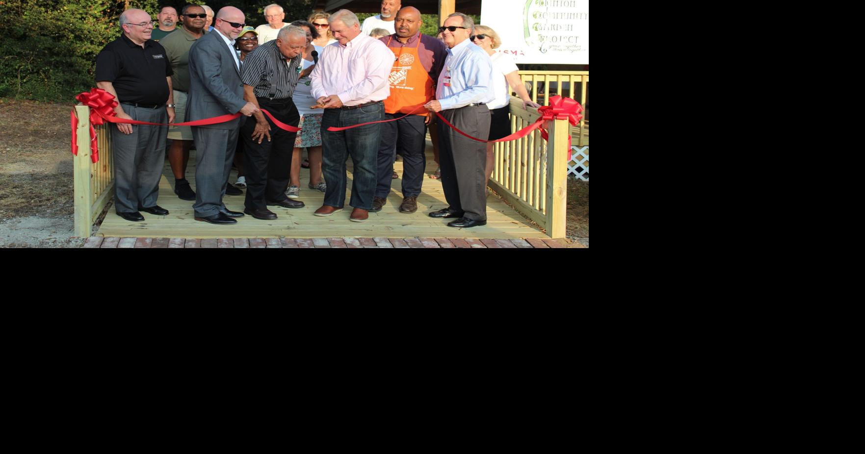 Clinton community garden opens new pavilion | GoClinton.com | golaurens.com