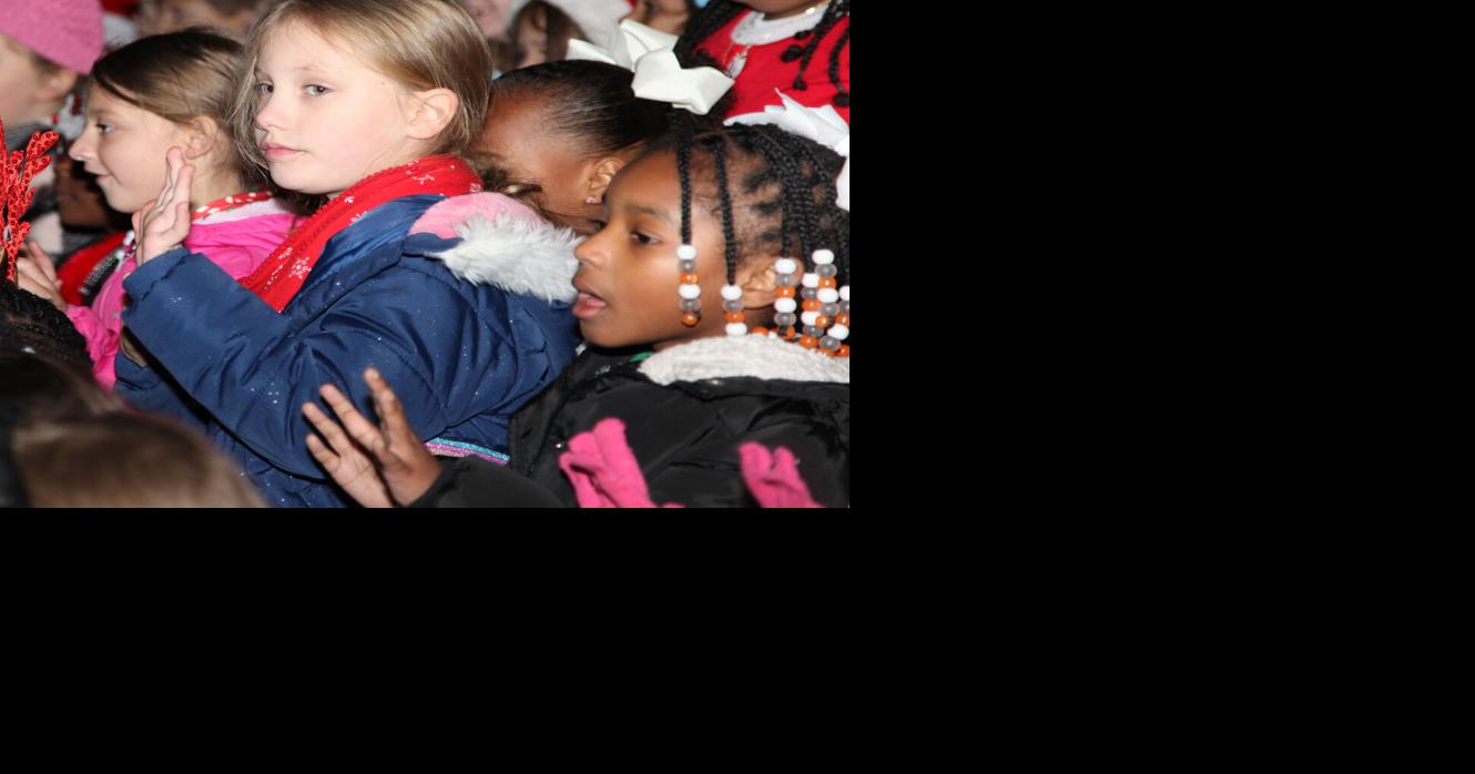 Photos: Clinton Christmas Tree Lighting | News | golaurens.com